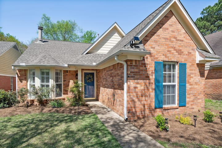 Spacious & Stylish~5 Min To Landers+fenced Yard! - Southaven, MS