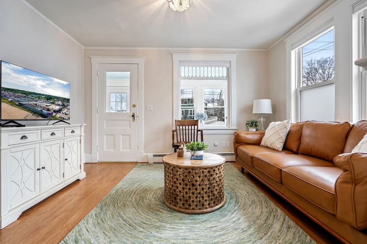 Walk To Beach | Patio | Full Kitchen | Parking - Old Orchard Beach, ME