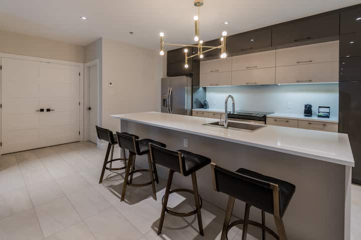 Elegant Apartment With Private Terrace - Quebec City