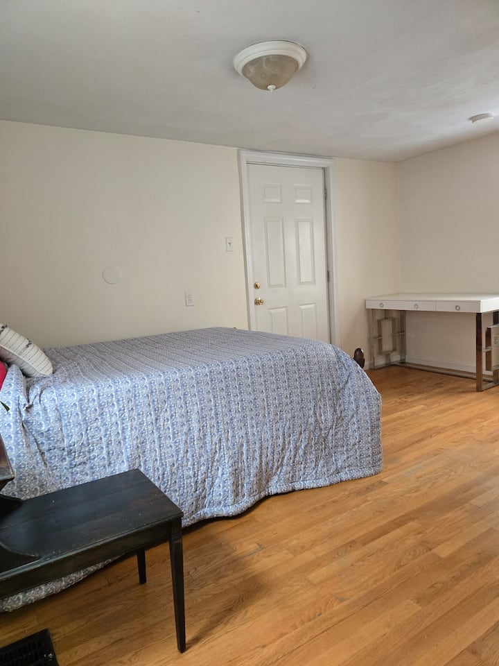 Cozy Room - Private Entrance - Cambridge, MA