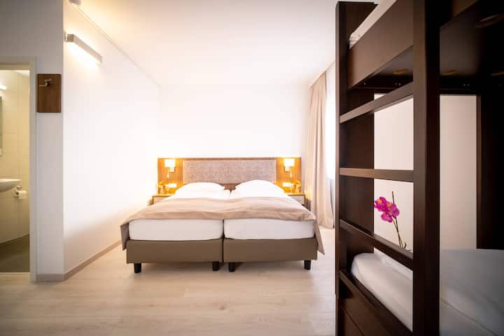 Günstiges Zimmer Bis Zu 4 Pers. - Langen