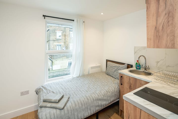 Deluxe Single Studio F4 - Maida Vale! - London