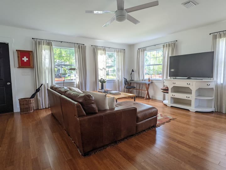 The Blue House: Seminole Heights - Tampa