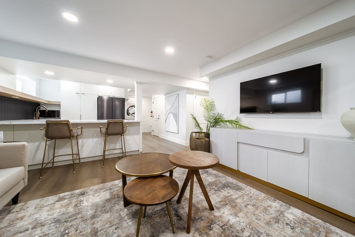 Downtown, Edmonton Vacation Rentals & Homes - Edmonton, Canada | Airbnb