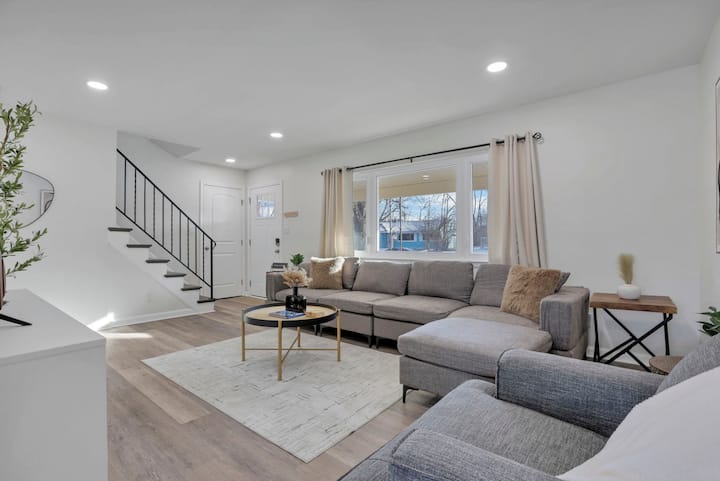 Buckeye Retreat 4 Br 2 Ba - Columbus, OH