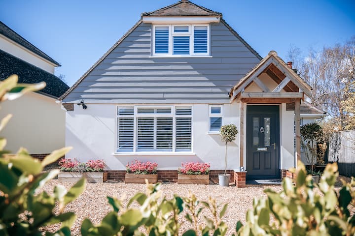 3 Bed, 3 Bath Villa + Garden +Parking - Bournemouth