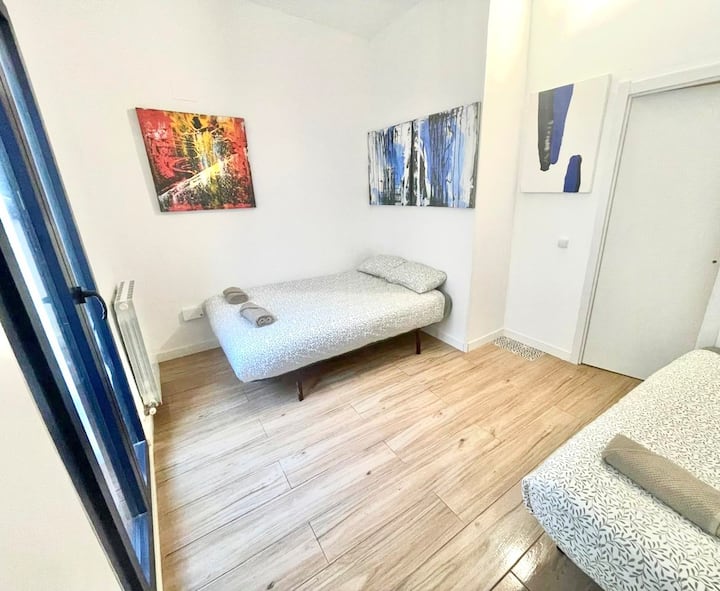 Room For Three In Center/ramblas/private Balcony - Barcellona
