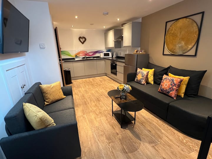 Glastonbury Hidden Passage, 1 Bedroom, High Street - Glastonbury