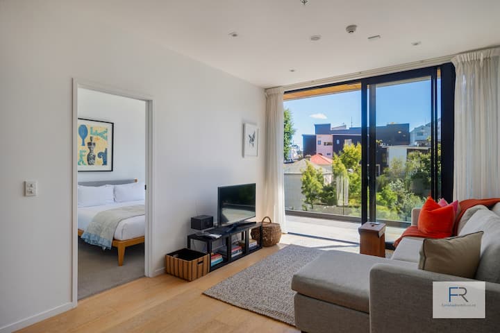 Exec Garden View Apartment| By Furnished Rentals - Auckland