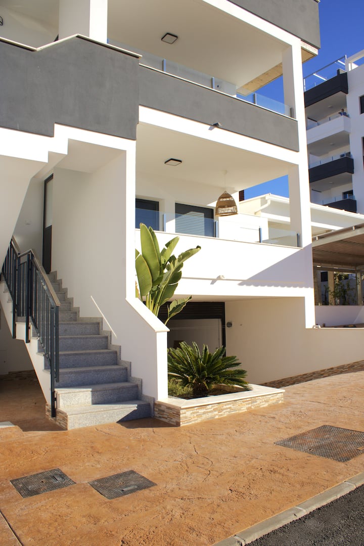 Luxe Nieuw Appartement Met Zwembad En Balkon - Villamartin