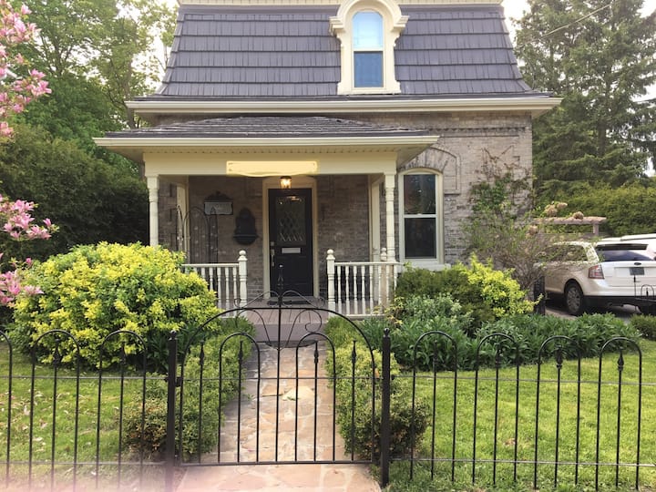 Historic Newmarket Executive Apt - Newmarket