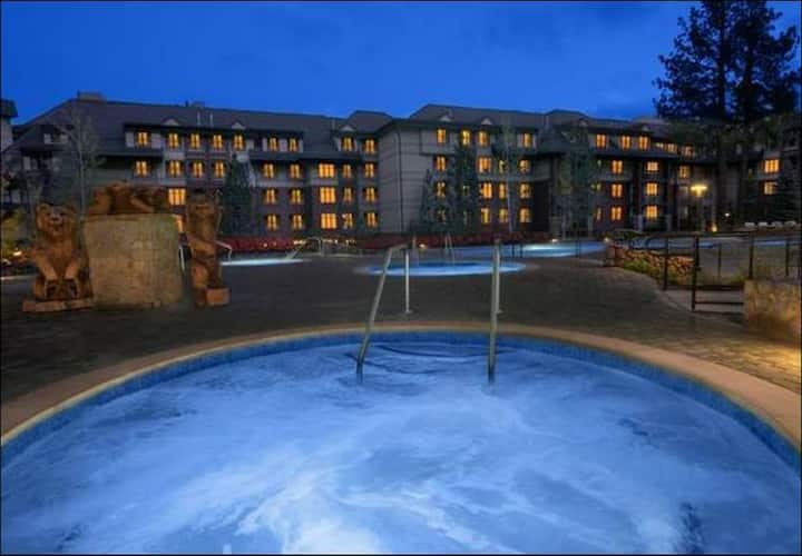 Luxury 2-br Villa W/ Fireplace And Full Kitchen - Stateline, NV