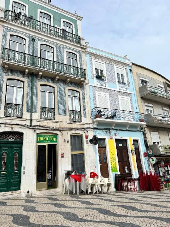Room 2 - Double Bed, Street View - Almada