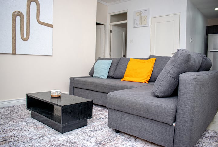 The Soul Of Kingston – Chic 2br Condo W/pool & Gym - Kingston