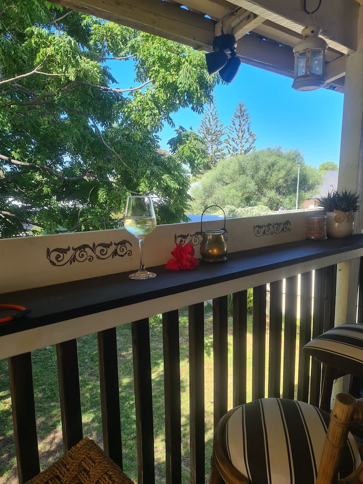 Froth And Bubbles Beach Shack - 만두라