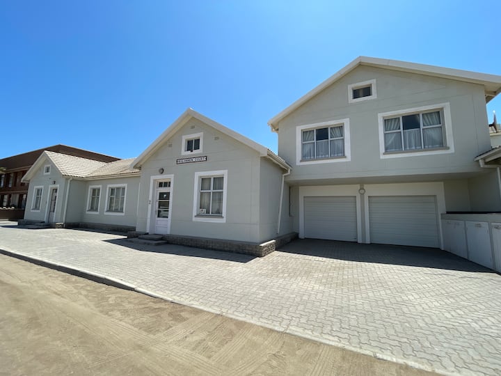 Central Family Holiday Cottage - Swakopmund