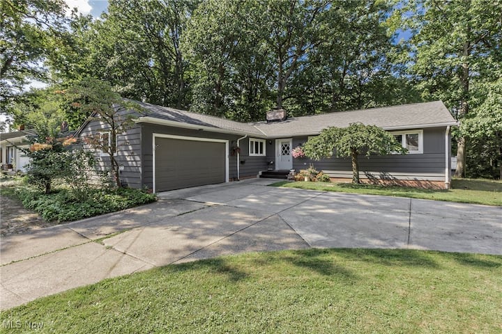 Executive Home For Weekly-monthly Lease - Cleveland Heights, OH