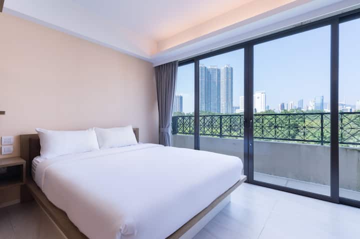 Spacious Tst Room & Private Kitchen - Wan Chai