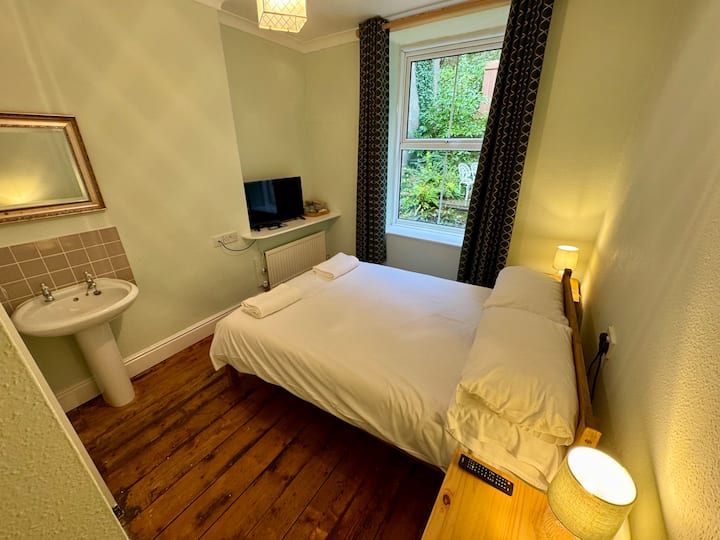 Fairhaven Stay Double Room With En Suite - No.8 - Betws-y-Coed
