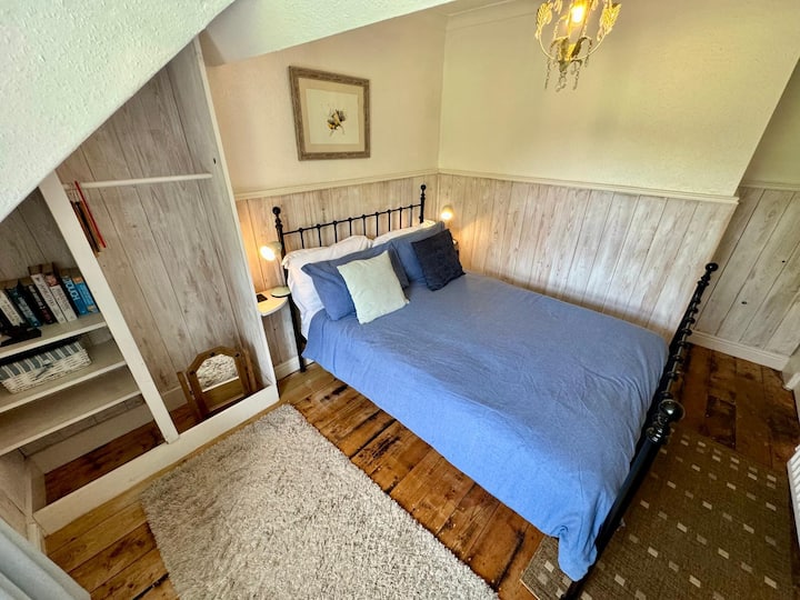 Fairhaven Stay Double Room With En Suite - No.12 - Betws-y-Coed