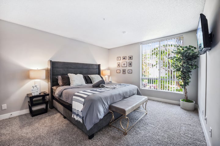 Hollywood Paradise | Pool, Parking, Netflix, Wifi. - Mid City - Los Angeles