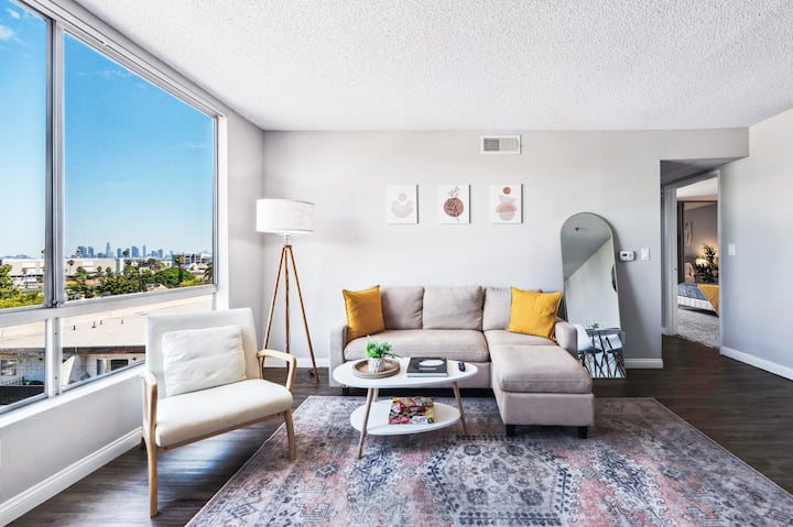 Hollywood Glam | Pool, Netflix, W/d, Free Parking. - Arts District - Los Angeles