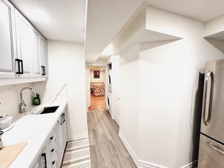 Cozy Basement Downtown Newmarket - Aurora