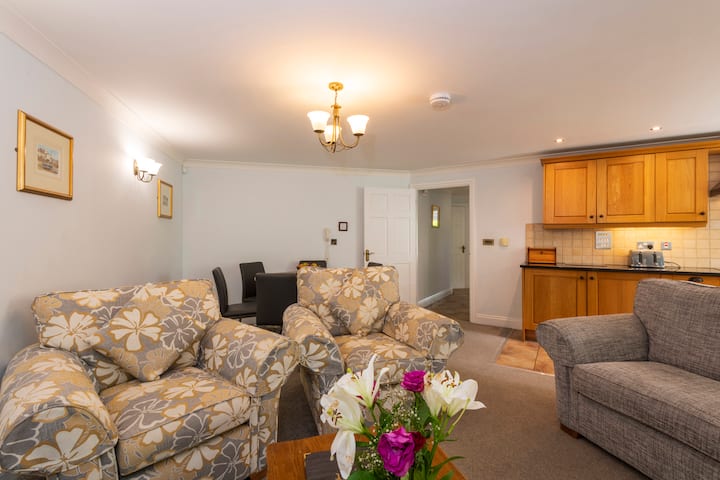 2 Bedroom Flat Near Porth Beach - Lusty Glaze Beach