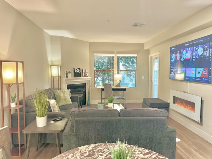 One Bedroom, Fountain View King Bed + Sofa Sleeper - Los Angeles, CA