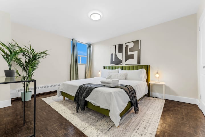 2 Bed | Spacious |Free Parking| Balcony - Toronto