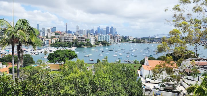 Elegantly Appointed Apartment With Harbour Views - Sydney