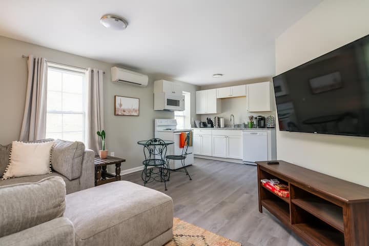 Pet Lover's Dream! Stylish 1 Bed Near Five Points - Columbia, SC
