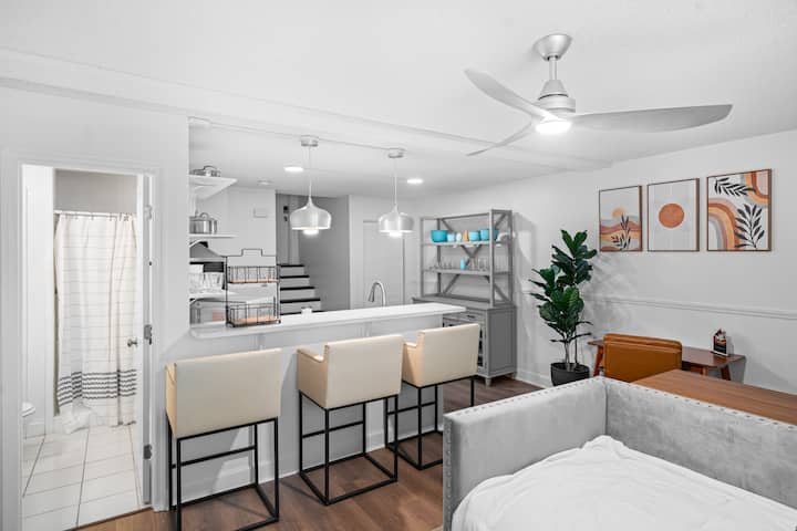 Downtown Savannah Studio: Cozy, Modern & Connected - Savannah