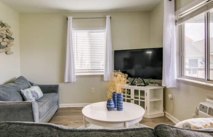 Charming Condo: Walk To Beach! - Ocean City, MD