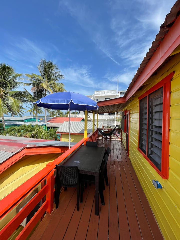 Julia's Cabanas - 2nd Floor Apartment #7 - Placencia
