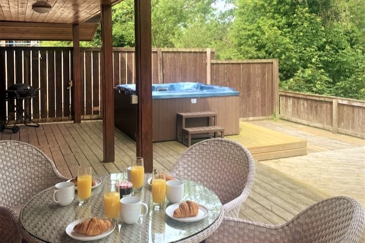 Spacious Lodge With Hot Tub & River Views (#1) - Ripon