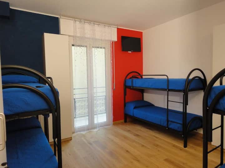 Posto Letto In Camera Femminile. - Pavia