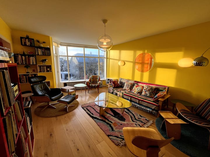 Colorful East Side Apartment - Iceland