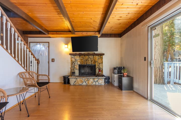 Cozy 2br Retreat Near Lake Grego W/ Mountain Views - San Bernardino, CA