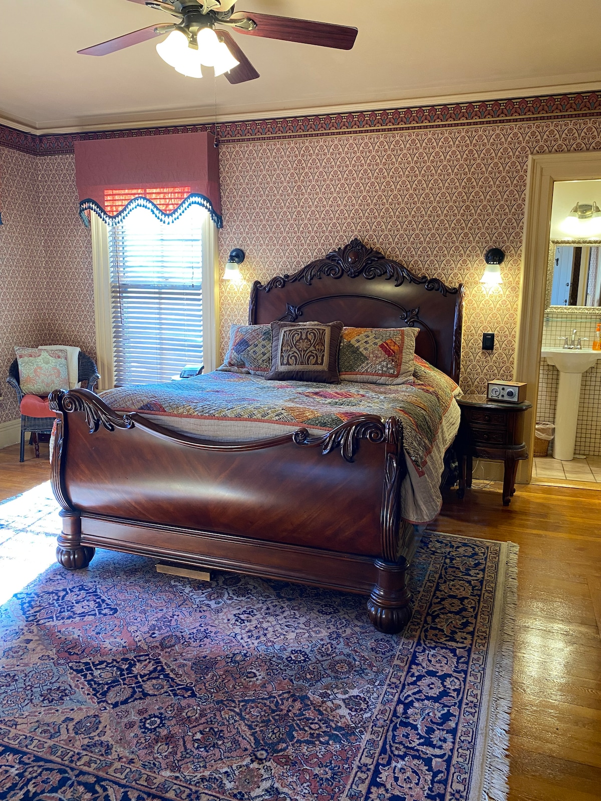 Amherst Inn Napoleon Room - Bed and breakfasts for Rent in Amherst ...