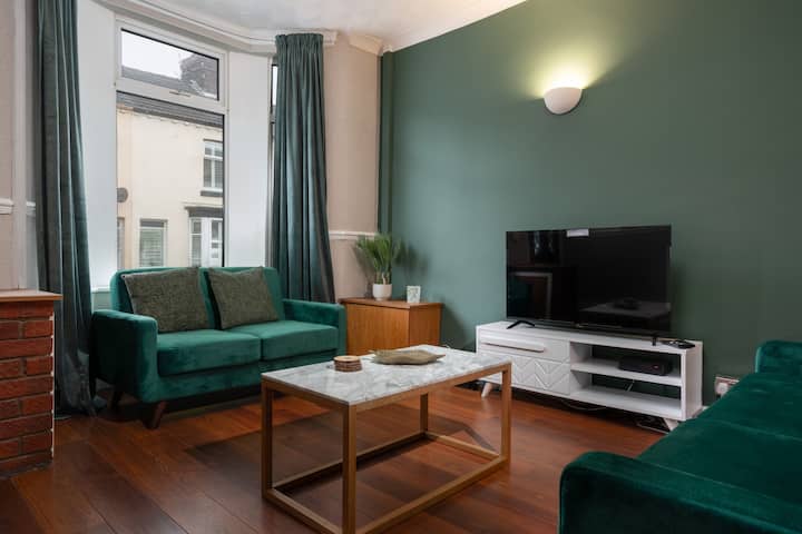 Ivy House Snug 3b Nr Liverpool | Wifi Parking - Liverpool