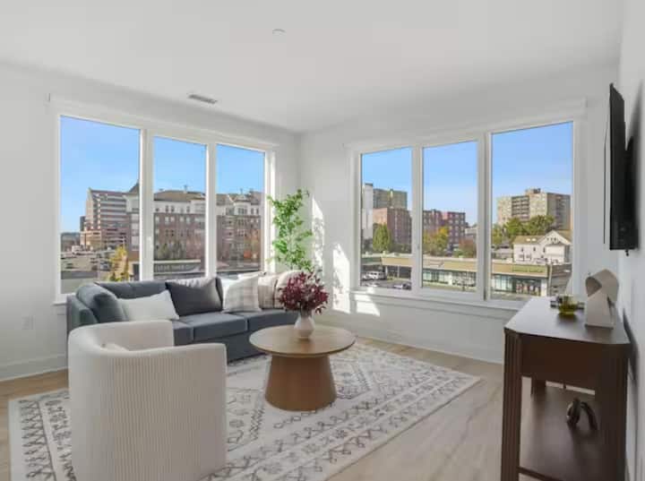 Modern Studio, Rooftop Elegance - Stamford, CT