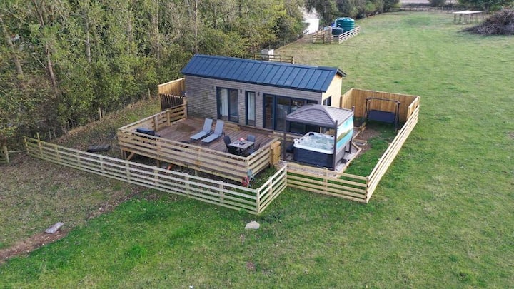 Bentley Lodge & Secluded Hot Tub - Yorkshire