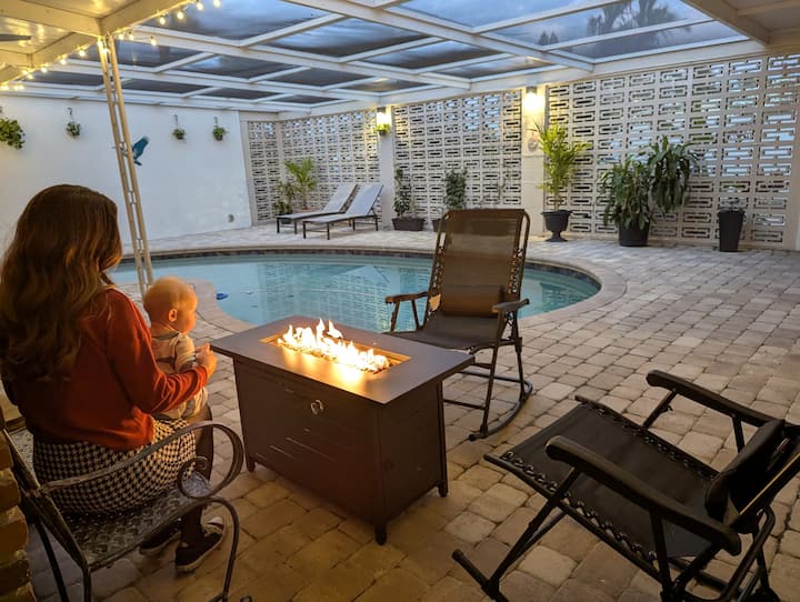 Pelican Casita - King Bed, Private Entry - St. Pete Beach, FL