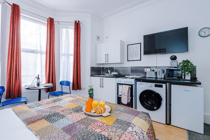 Jephsons Lodge Studio 1: Free Parking,wifi,netflix - Royal Leamington Spa