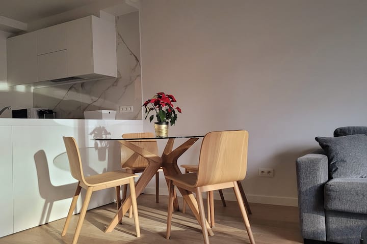 Eu Area, Cozy Modern Apartment With Balcony. - Brussels