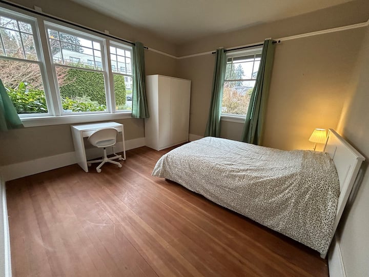 Room Near Skytrain & Ikea, Alderson Ave, U1 - Coquitlam