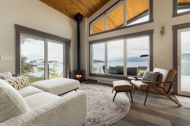 A Sublime Waterfront Perch! - Canada