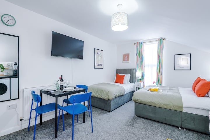 Jephsons Lodge Studio 9, Wifi, Town Centre,parking - Kenilworth, UK