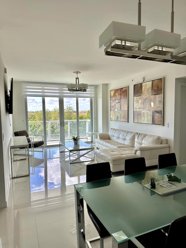 Apt Condo Midtown Doral 2bath3bed 6ppl W/ Balcony - Everglades, FL